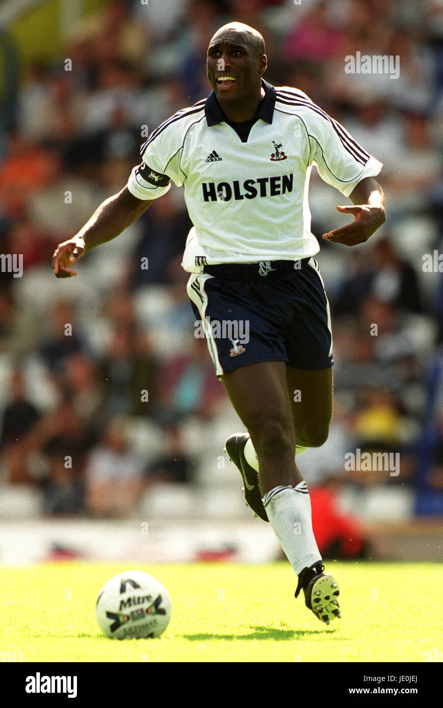 Sol campbell england tottenham hotspur hi-res stock photography and ...