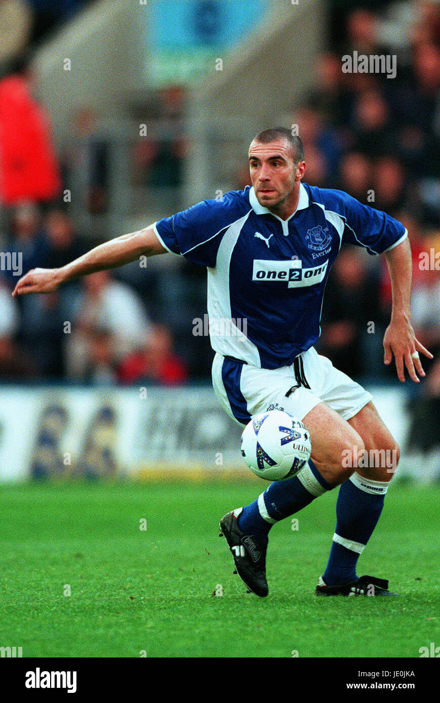 DAVID UNSWORTH EVERTON FC 31 July 2000 Stock Photo - Alamy