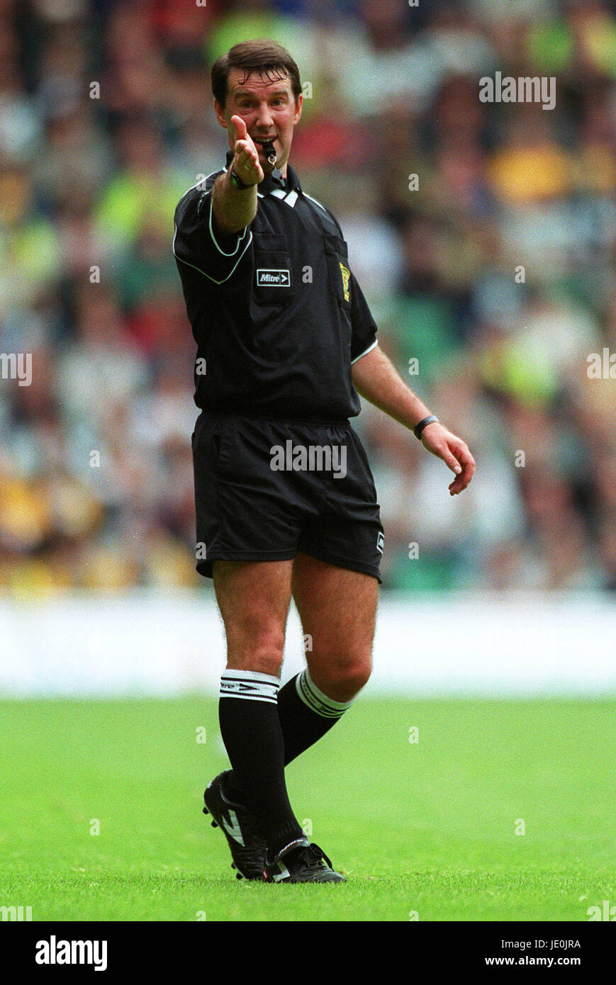 ALAN FREELAND REFEREE GLASGOW CELTIC PARK GLASGOW 05 August 2000 Stock ...