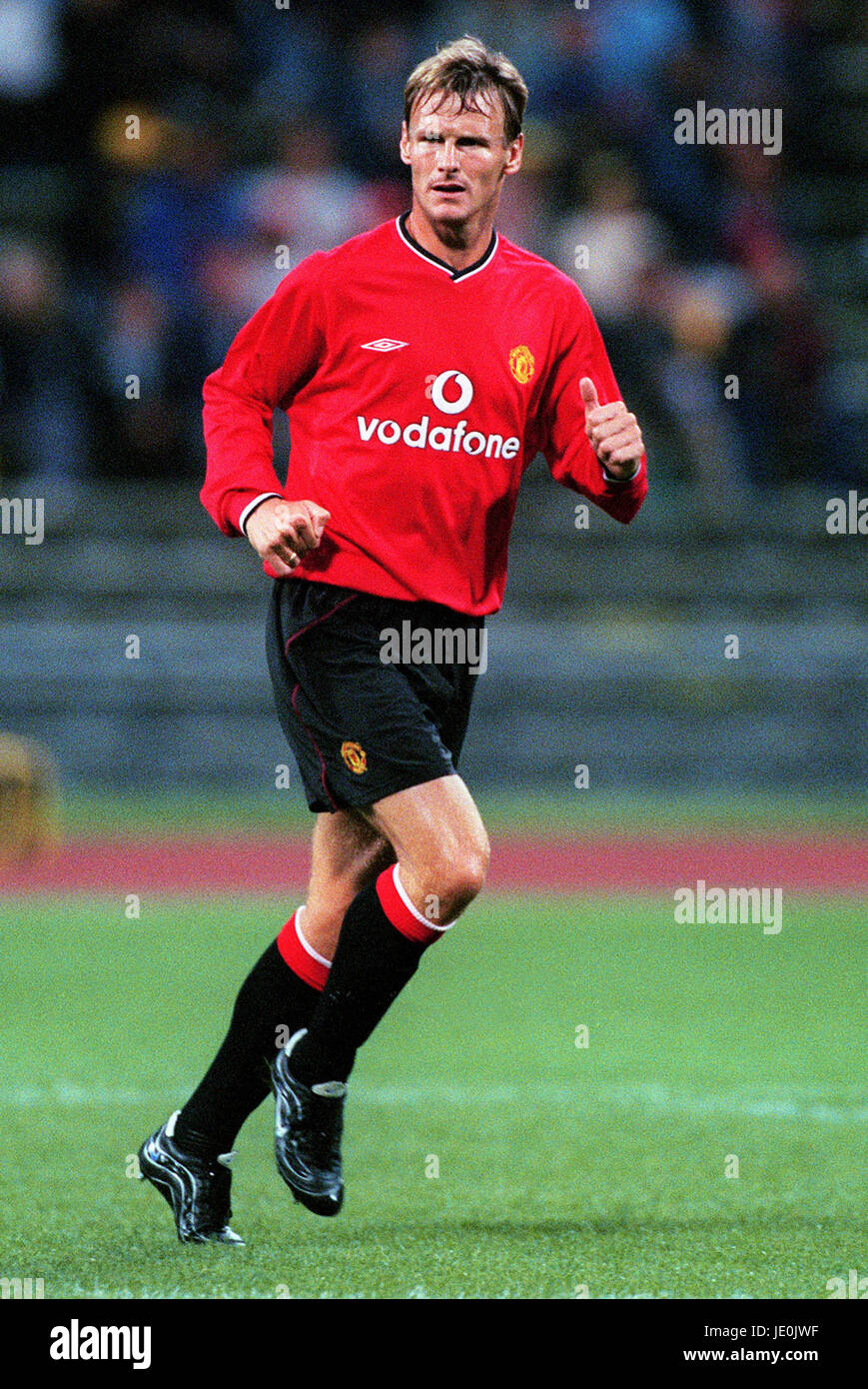 Teddy sheringham 2000 hi-res stock photography and images - Alamy