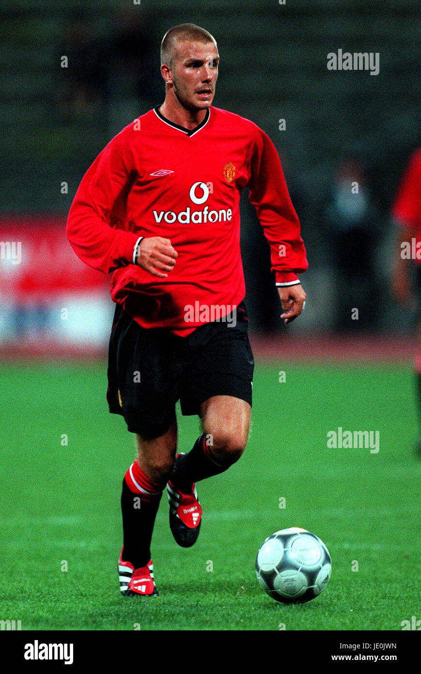 David beckham manchester united 2000 hi-res stock photography and ...