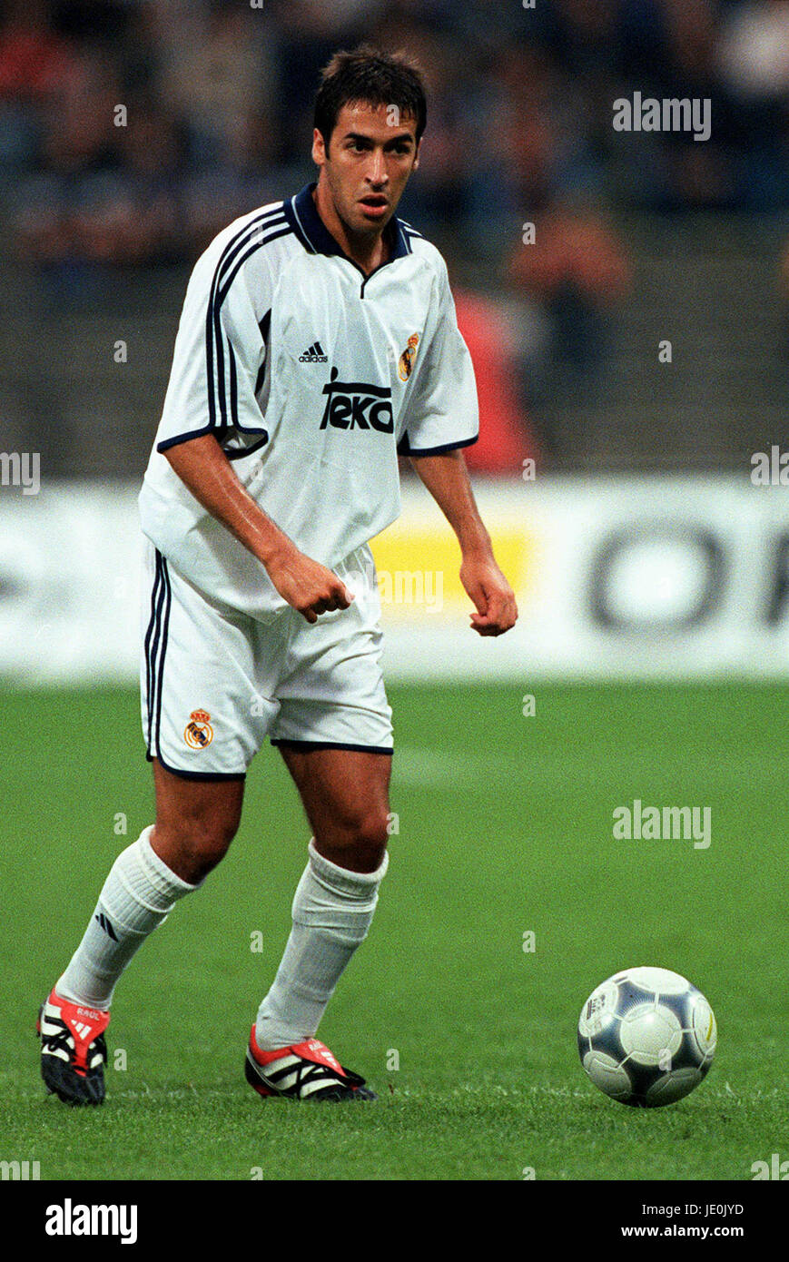 Raul real madrid 2000 hi-res stock photography and images - Alamy
