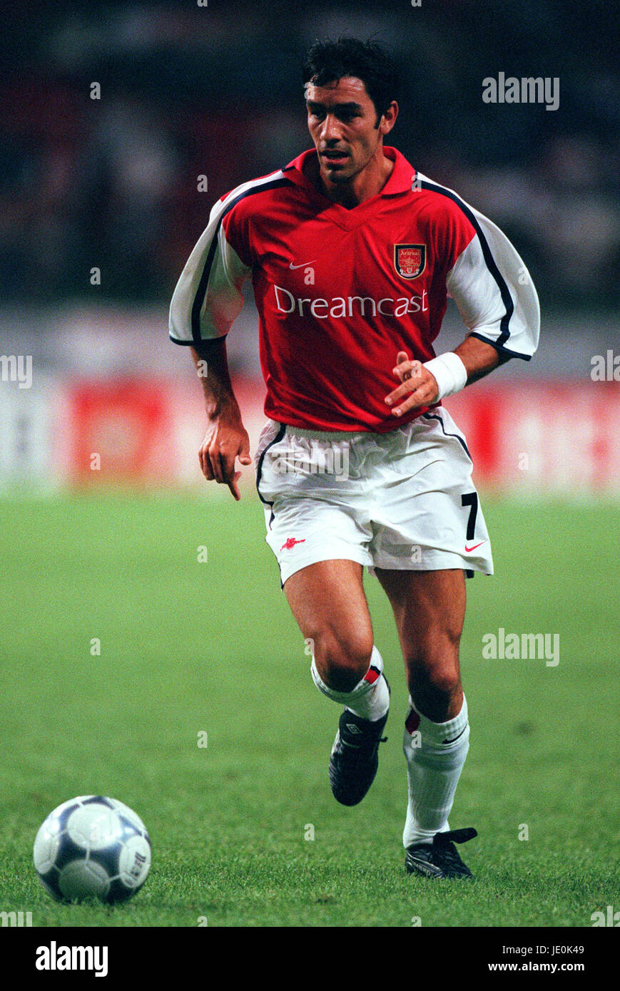 Robert pires arsenal 2000 hi-res stock photography and images - Alamy