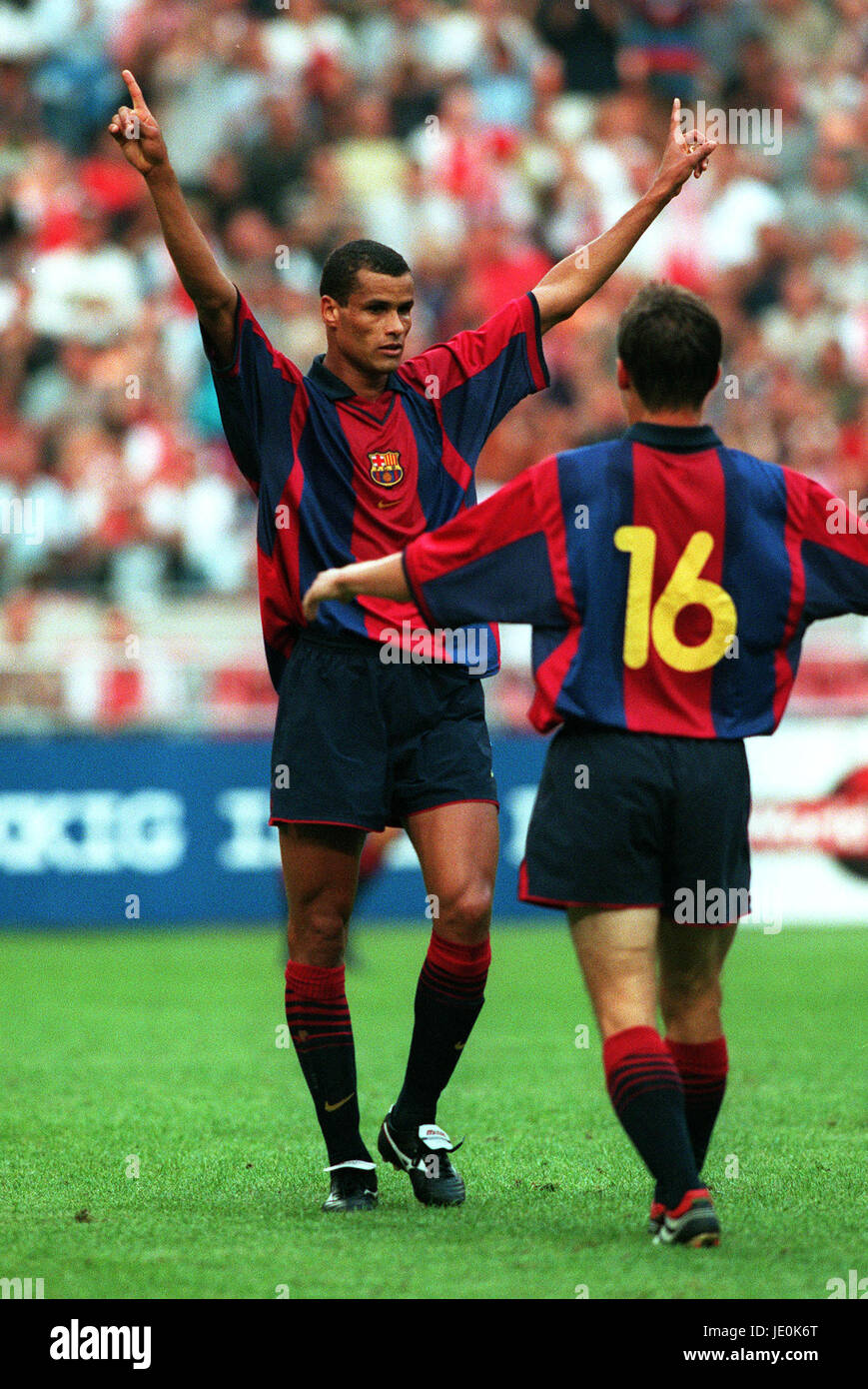 RIVALDO & MARC OVERMARS FC BARCELONA V ARSENAL 05 August 2000 Stock ...
