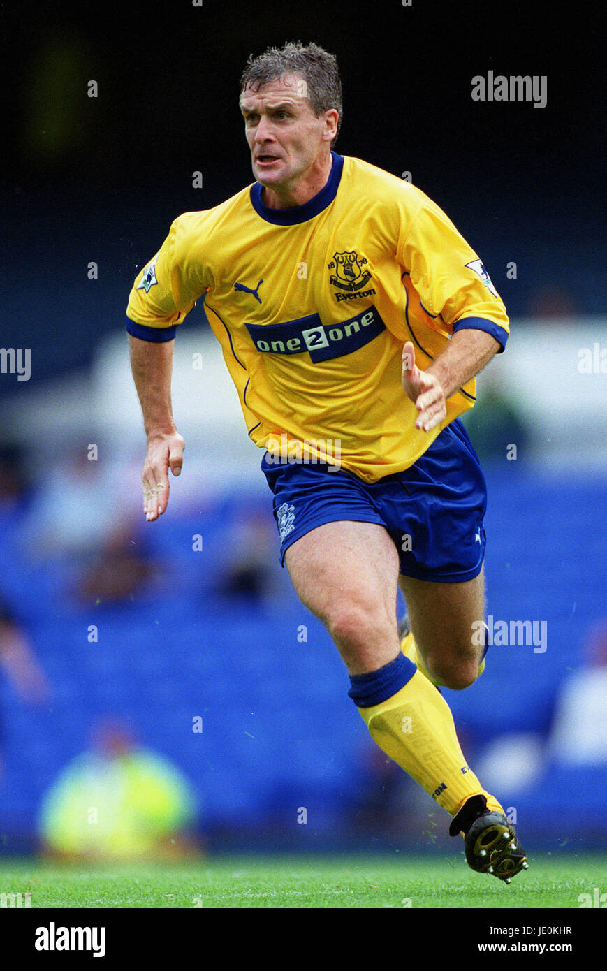 MARK HUGHES EVERTON FC 12 August 2000 Stock Photo - Alamy