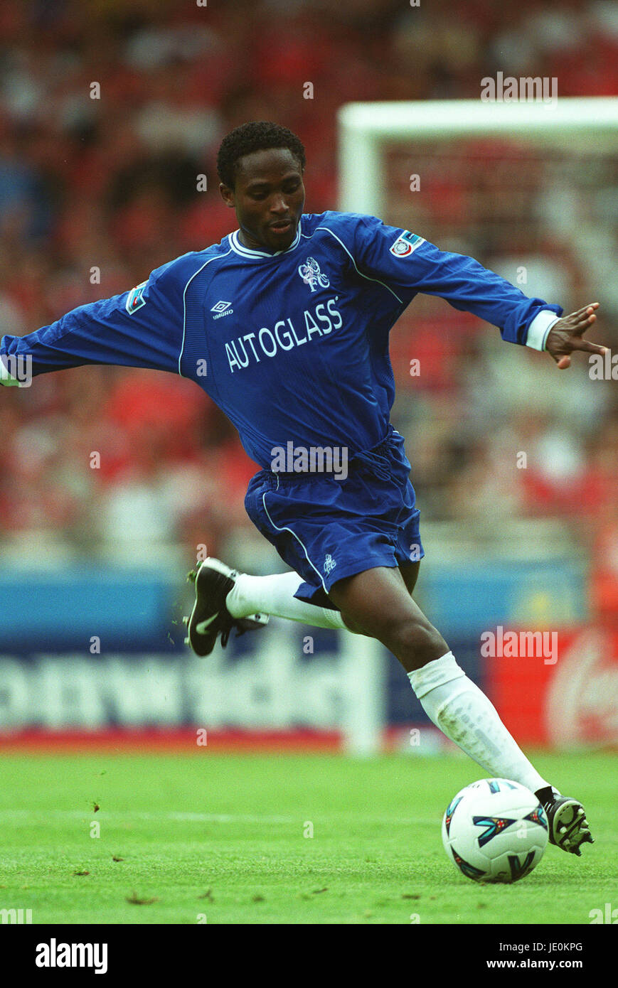 CELESTINE BABAYARO CHELSEA FC 14 August 2000 Stock Photo - Alamy