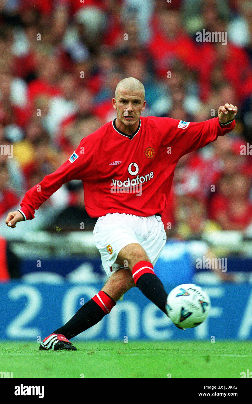 DAVID BECKHAM MANCHESTER UNITED FC 14 August 2000 Stock Photo - Alamy