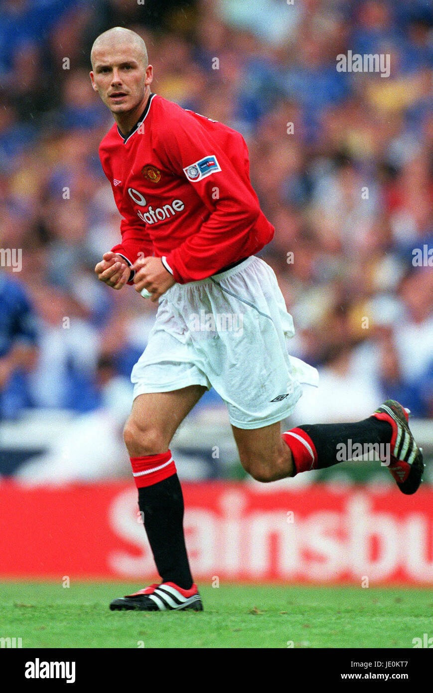 DAVID BECKHAM MANCHESTER UNITED FC 14 August 2000 Stock Photo - Alamy