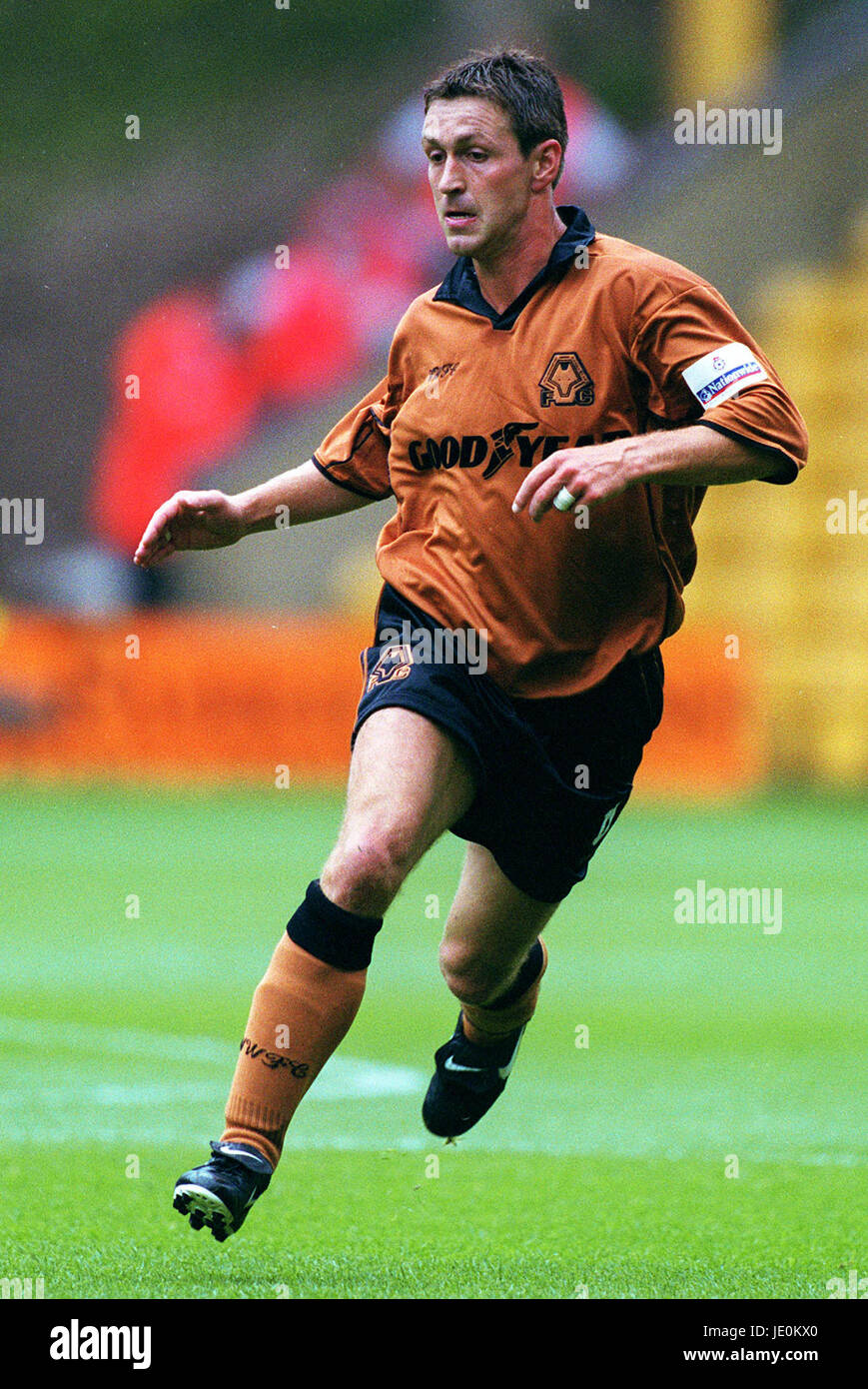 SIMON OSBORN WOLVERHAMPTON WANDERERS FC 14 August 2000 Stock Photo - Alamy