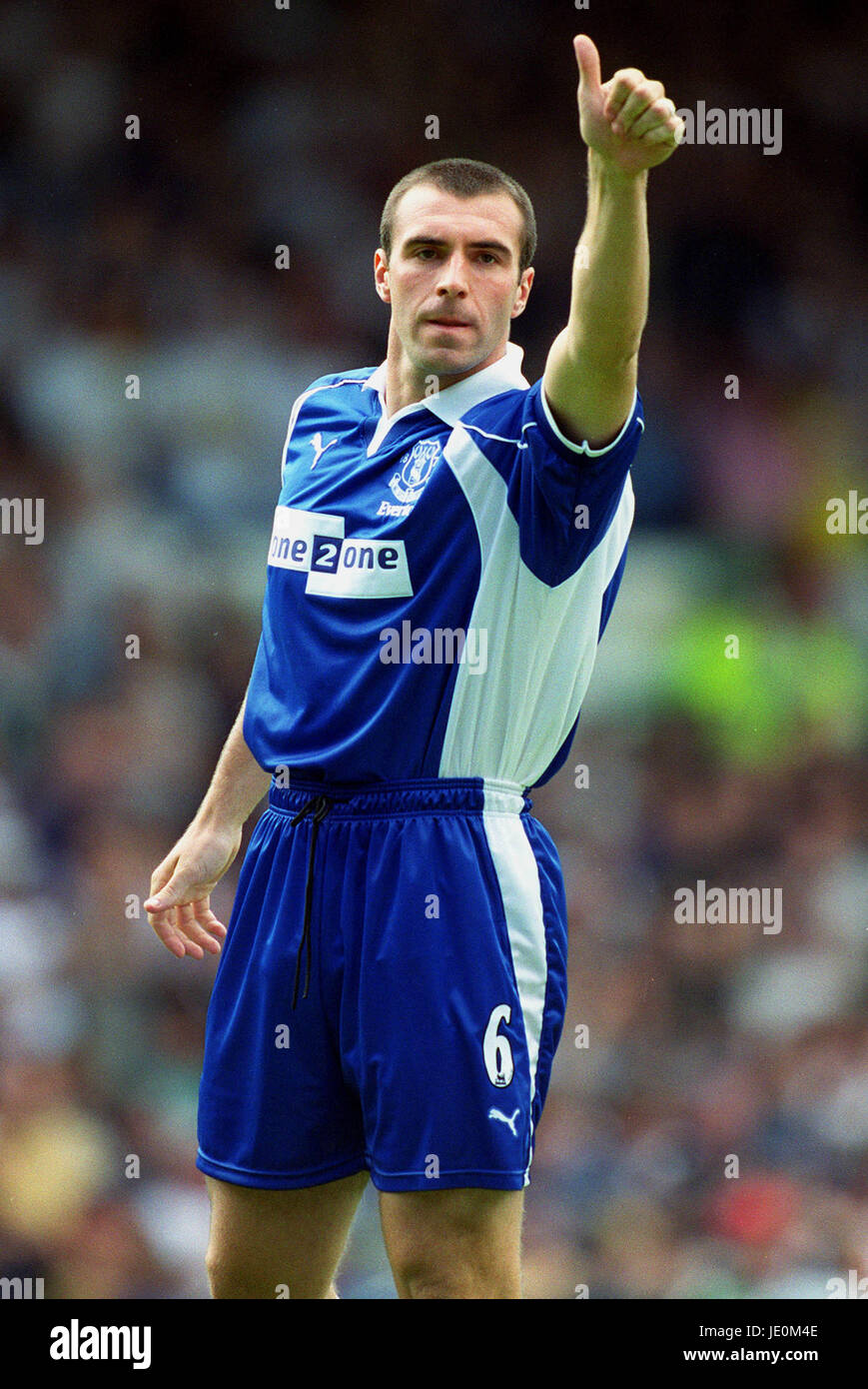 DAVID UNSWORTH EVERTON FC LEEDS ELLAND ROAD 19 August 2000 Stock Photo ...