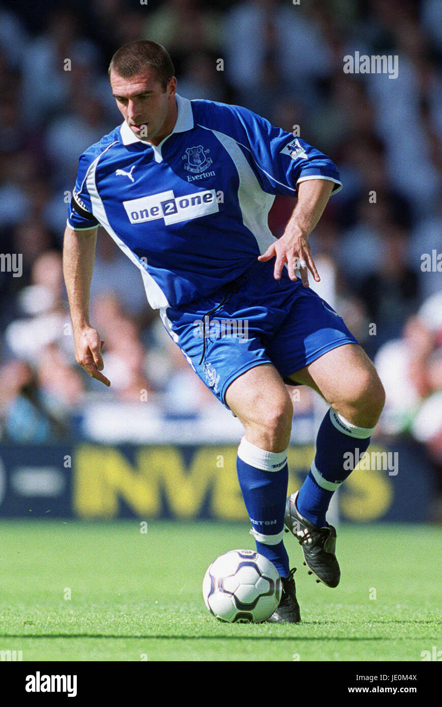 DAVID UNSWORTH EVERTON FC LEEDS ELLAND ROAD 19 August 2000 Stock Photo ...
