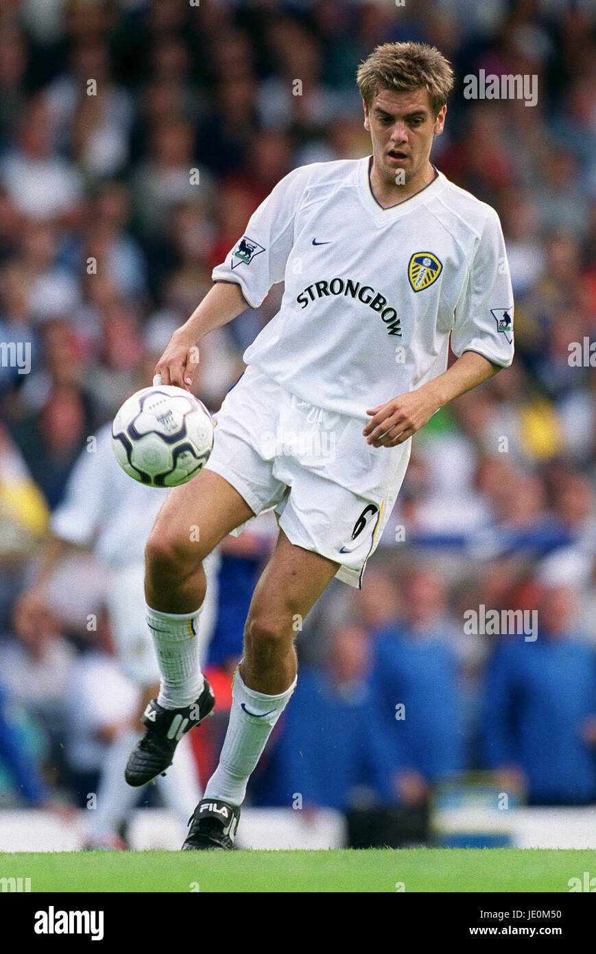 JONATHAN WOODGATE LEEDS UNITED FC LEEDS ELLAND ROAD 19 August 2000 ...