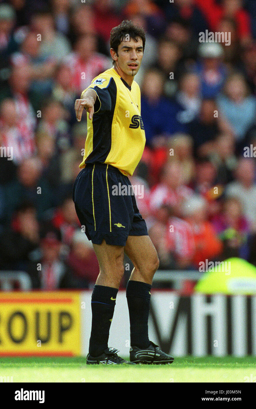 Robert pires 2000 hi-res stock photography and images - Alamy