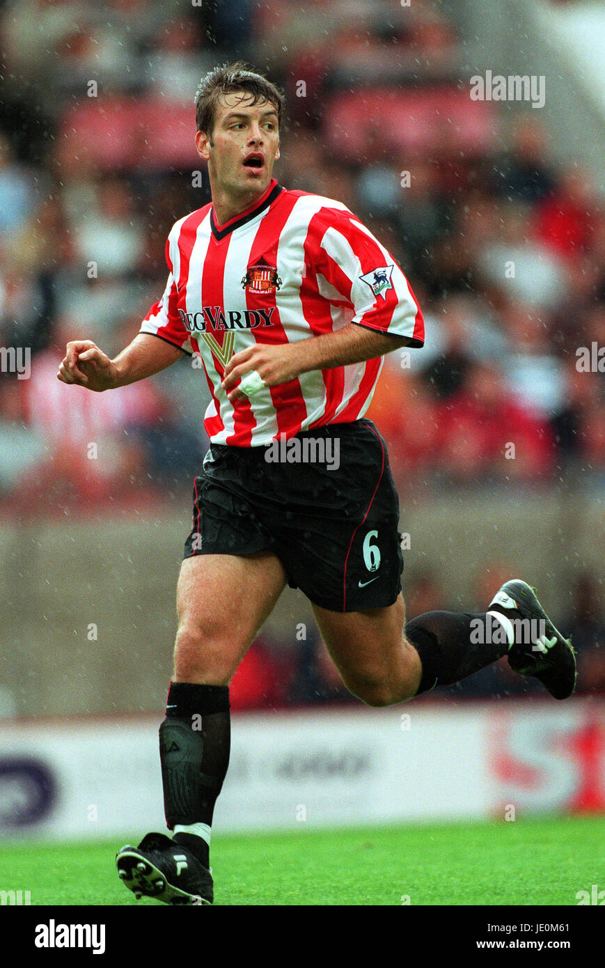 PAUL BUTLER SUNDERLAND FC SUNDERLAND 19 August 2000 Stock Photo - Alamy