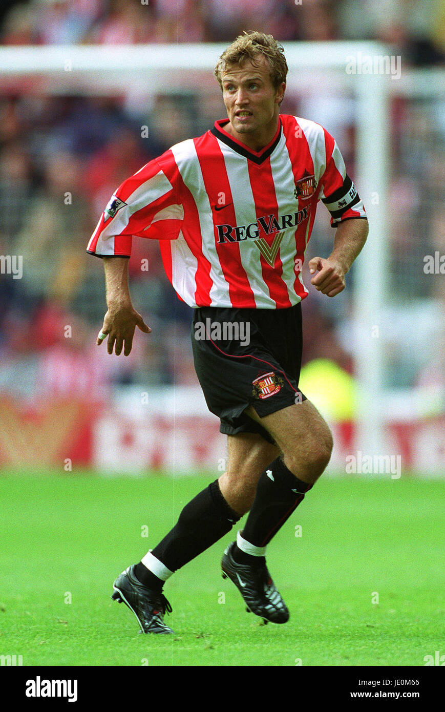 MICHAEL GRAY SUNDERLAND FC SUNDERLAND 19 August 2000 Stock Photo - Alamy