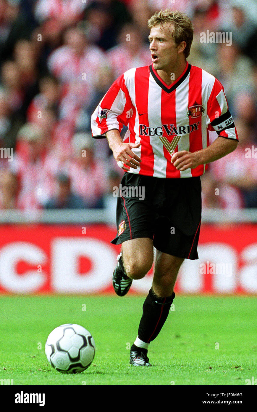 MICHAEL GRAY SUNDERLAND FC SUNDERLAND 19 August 2000 Stock Photo - Alamy