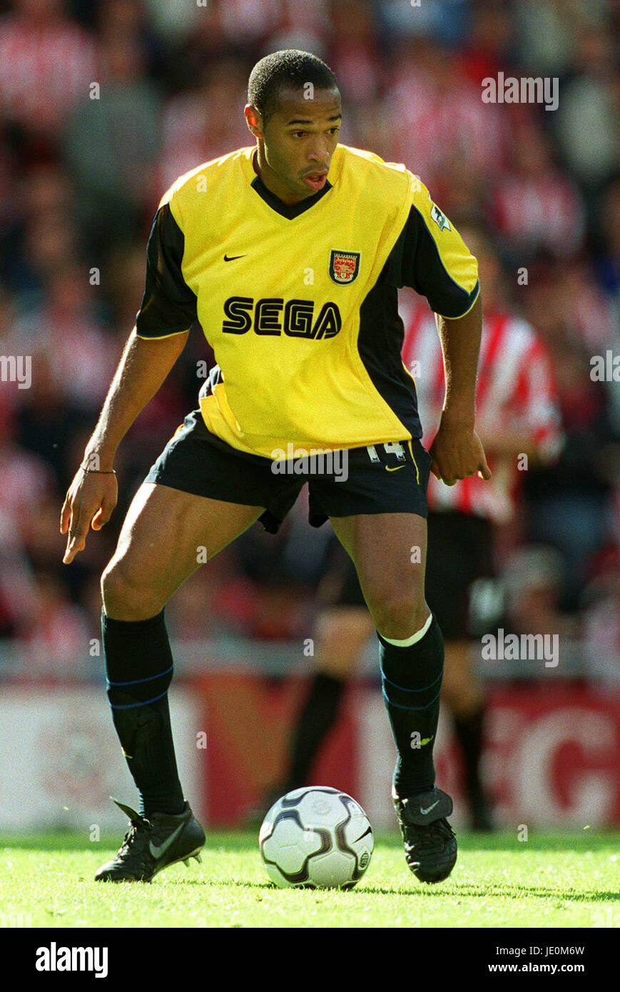 THIERRY HENRY ARSENAL FC SUNDERLAND 19 August 2000 Stock Photo - Alamy