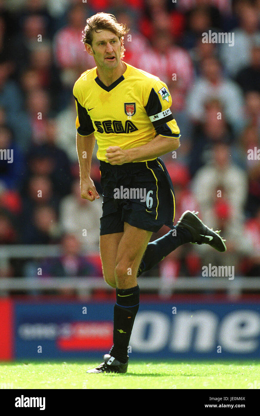 TONY ADAMS ARSENAL FC SUNDERLAND 19 August 2000 Stock Photo - Alamy