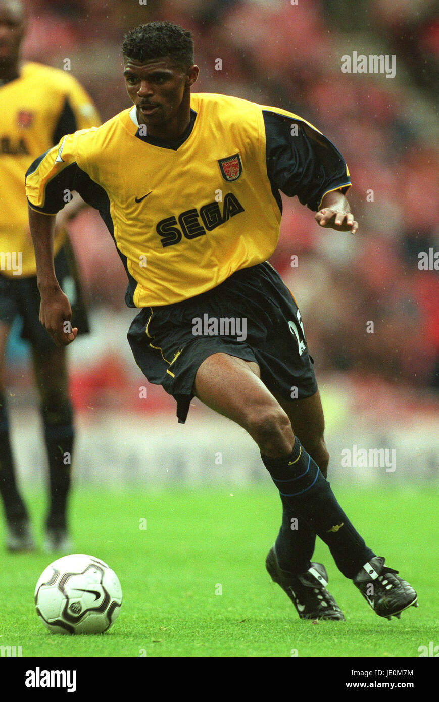 NWANKWO KANU ARSENAL FC SUNDERLAND 19 August 2000 Stock Photo - Alamy