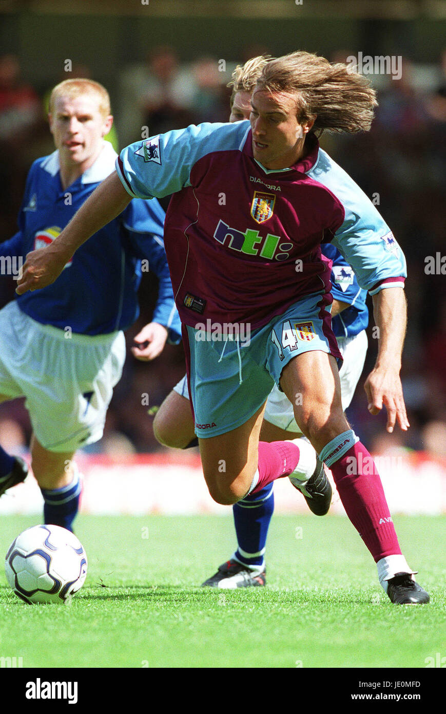 DAVID GINOLA ASTON VILLA FC FILBERT STREET LEICESTER ENGLAND 19 August ...