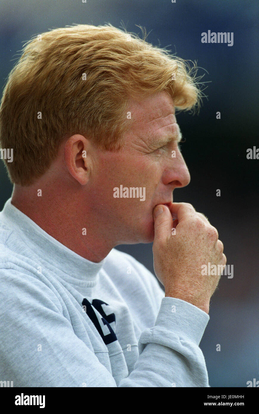 GORDON STRACHAN COVENTRY CITY FC MANAGER 19 August 2000 Stock Photo - Alamy