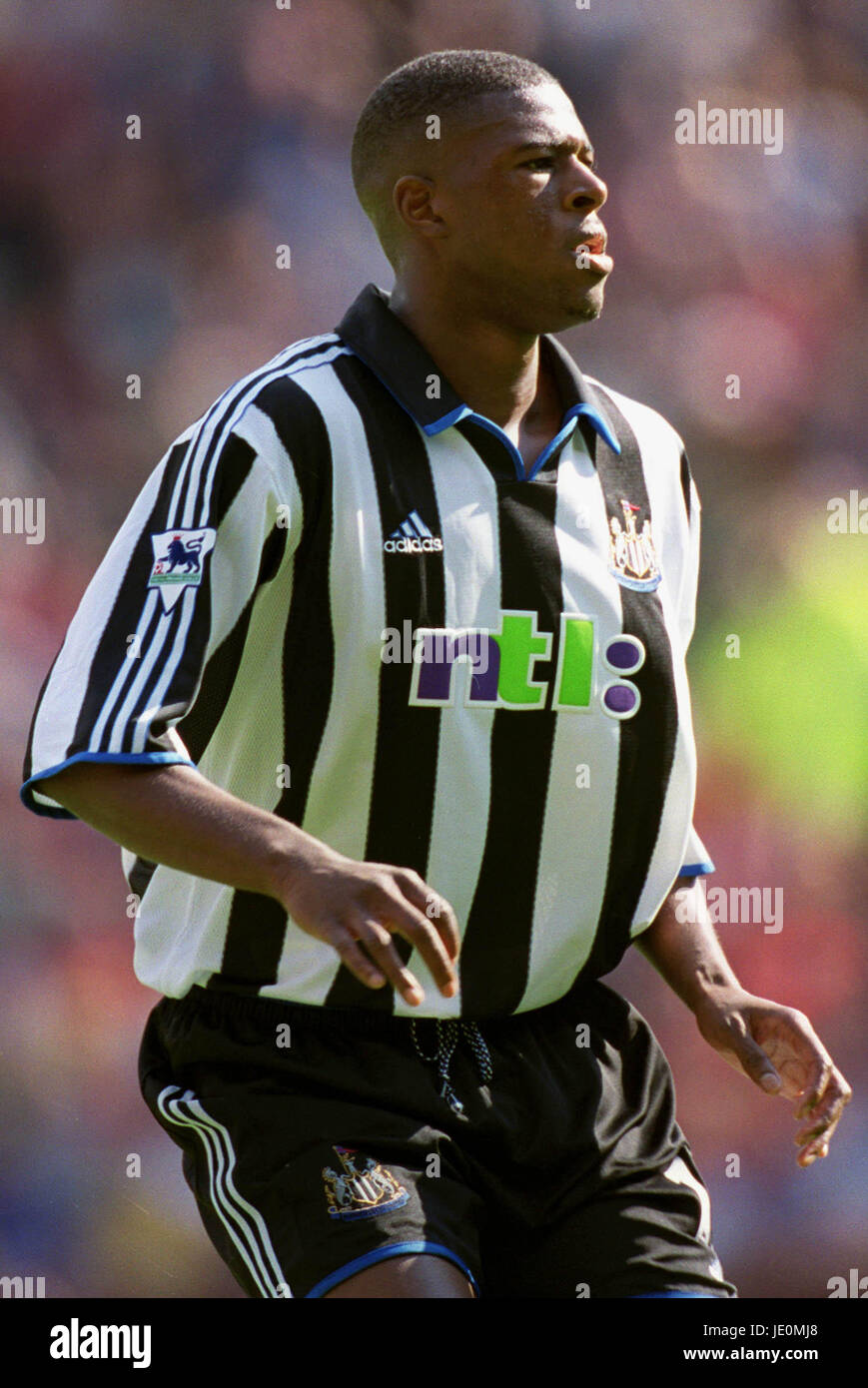 CARL CORT NEWCASTLE UNITED FC 20 August 2000 Stock Photo - Alamy