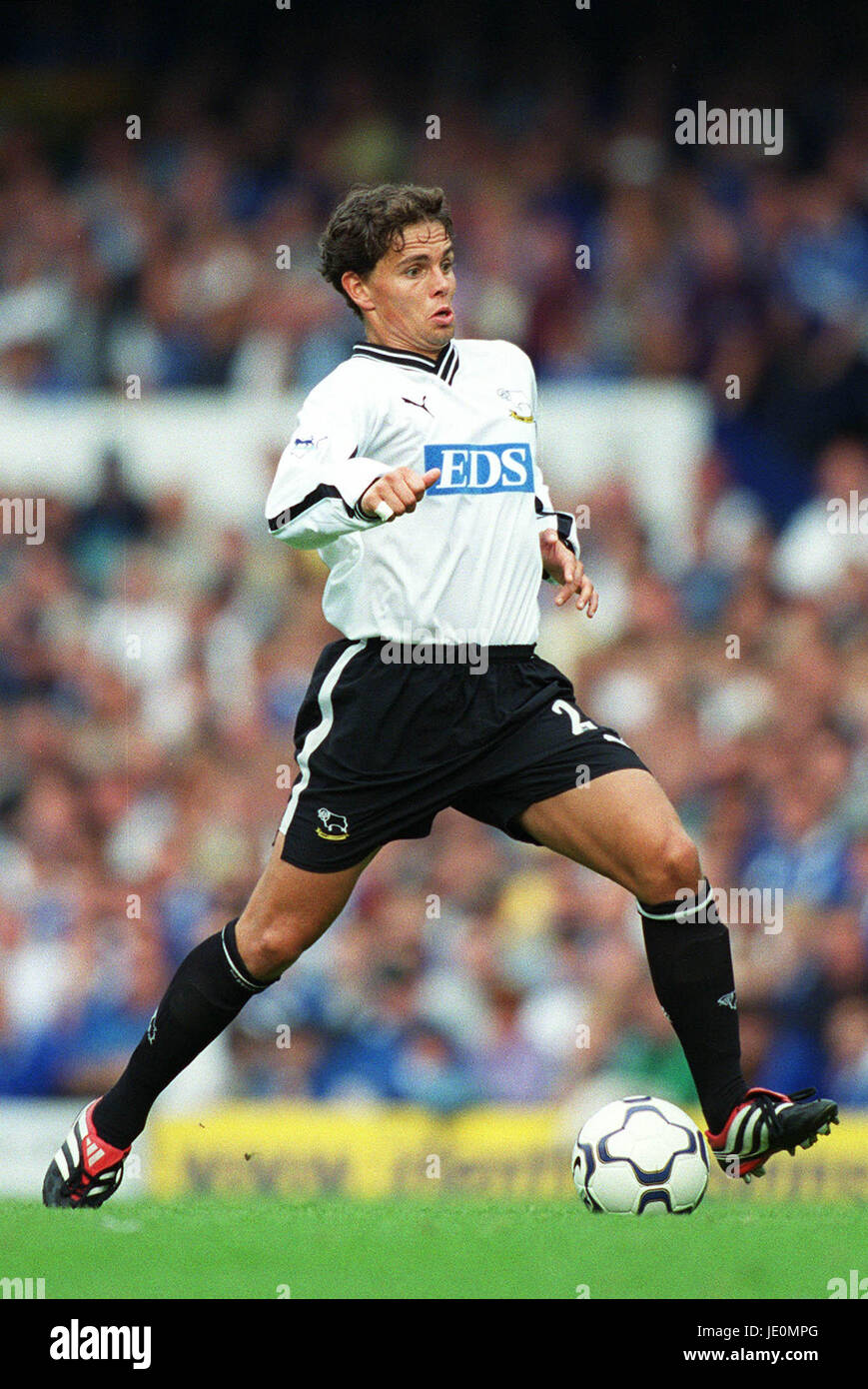 SIMO VALAKARI DERBY COUNTY FC M 26 August 2000 Stock Photo - Alamy