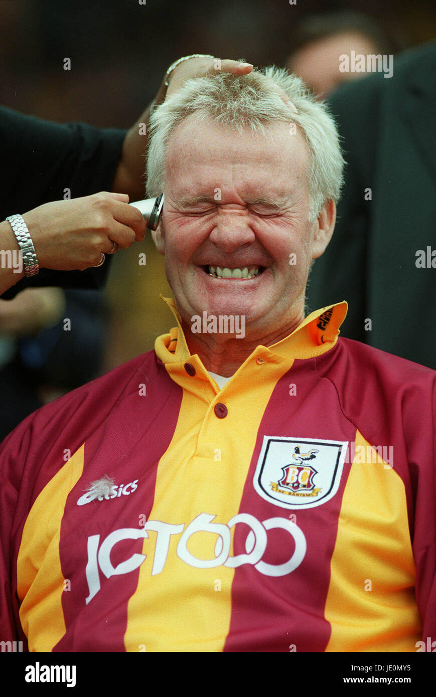 RODNEY MARSH HAS HIS HAIR CUT AT BRADFORD C VALLEY PARADE BRADFORD ...