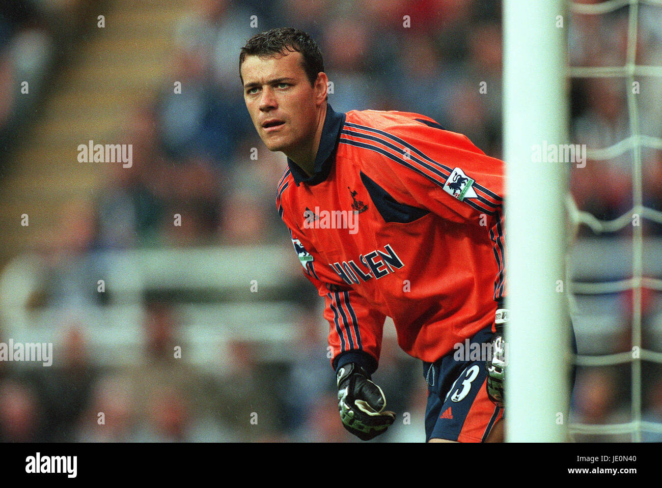 NEIL SULLIVAN TOTTENHAM HOTSPUR FC ST. JAMES PARK NEWCASTLE ENGLAND 26 ...