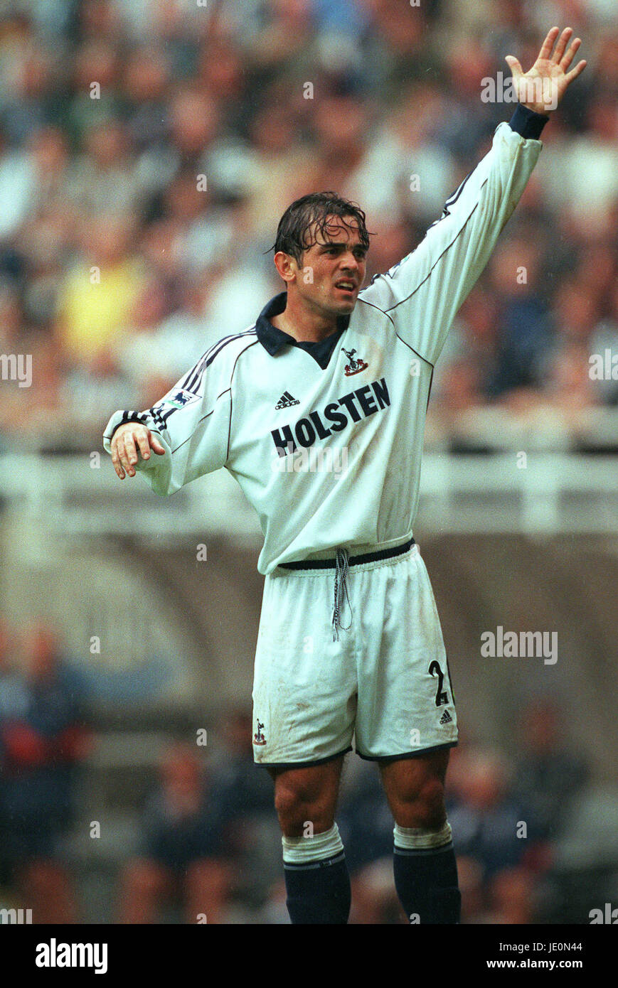 STEPHEN CARR TOTTENHAM HOTSPUR FC ST. JAMES PARK NEWCASTLE ENGLAND 26 ...