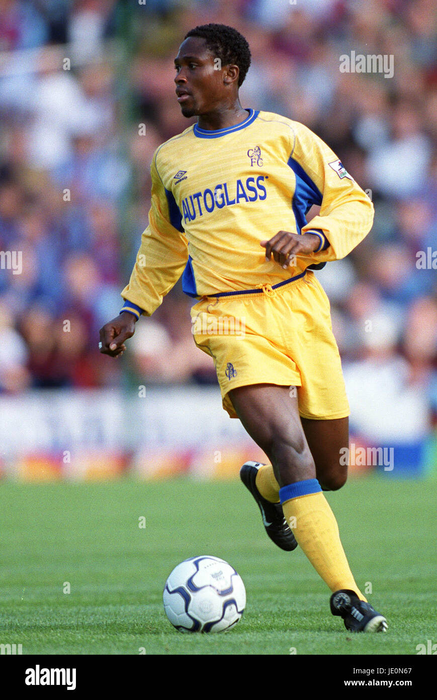 CELESTINE BABAYARO CHELSEA FC 26 August 2000 Stock Photo - Alamy