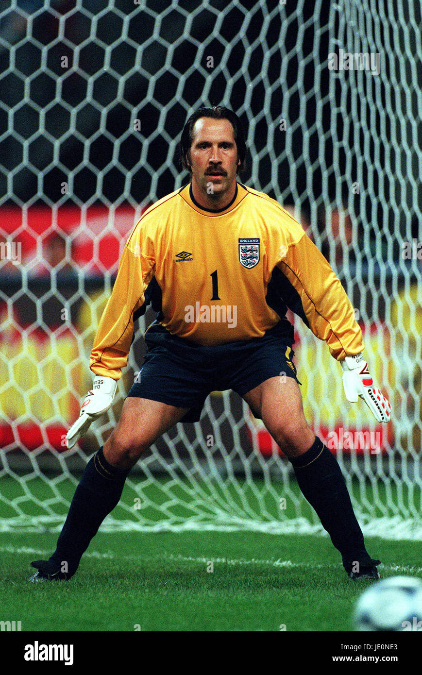 David seaman england 2000 hi-res stock photography and images - Alamy