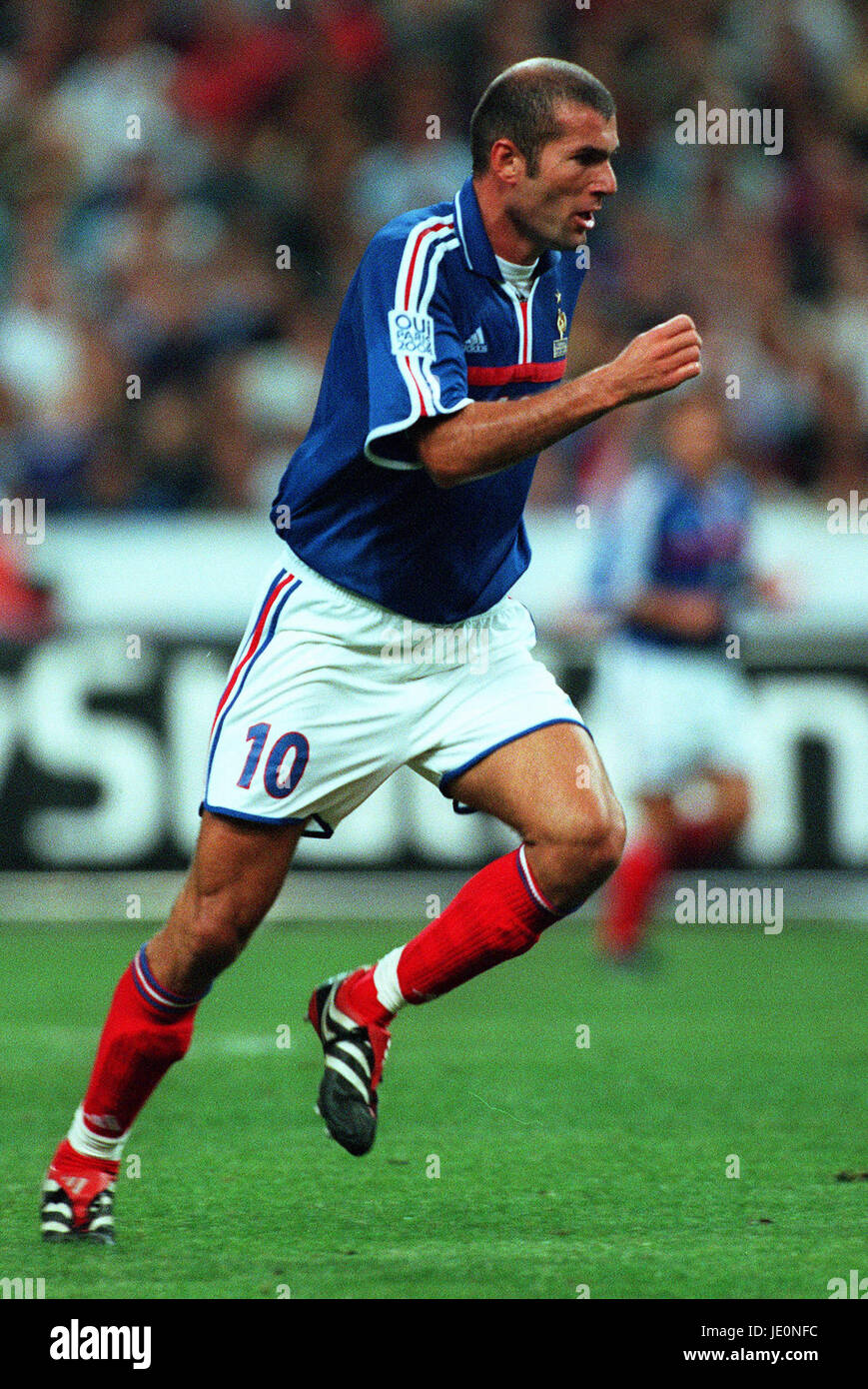 England france football zidane hi-res stock photography and images - Alamy