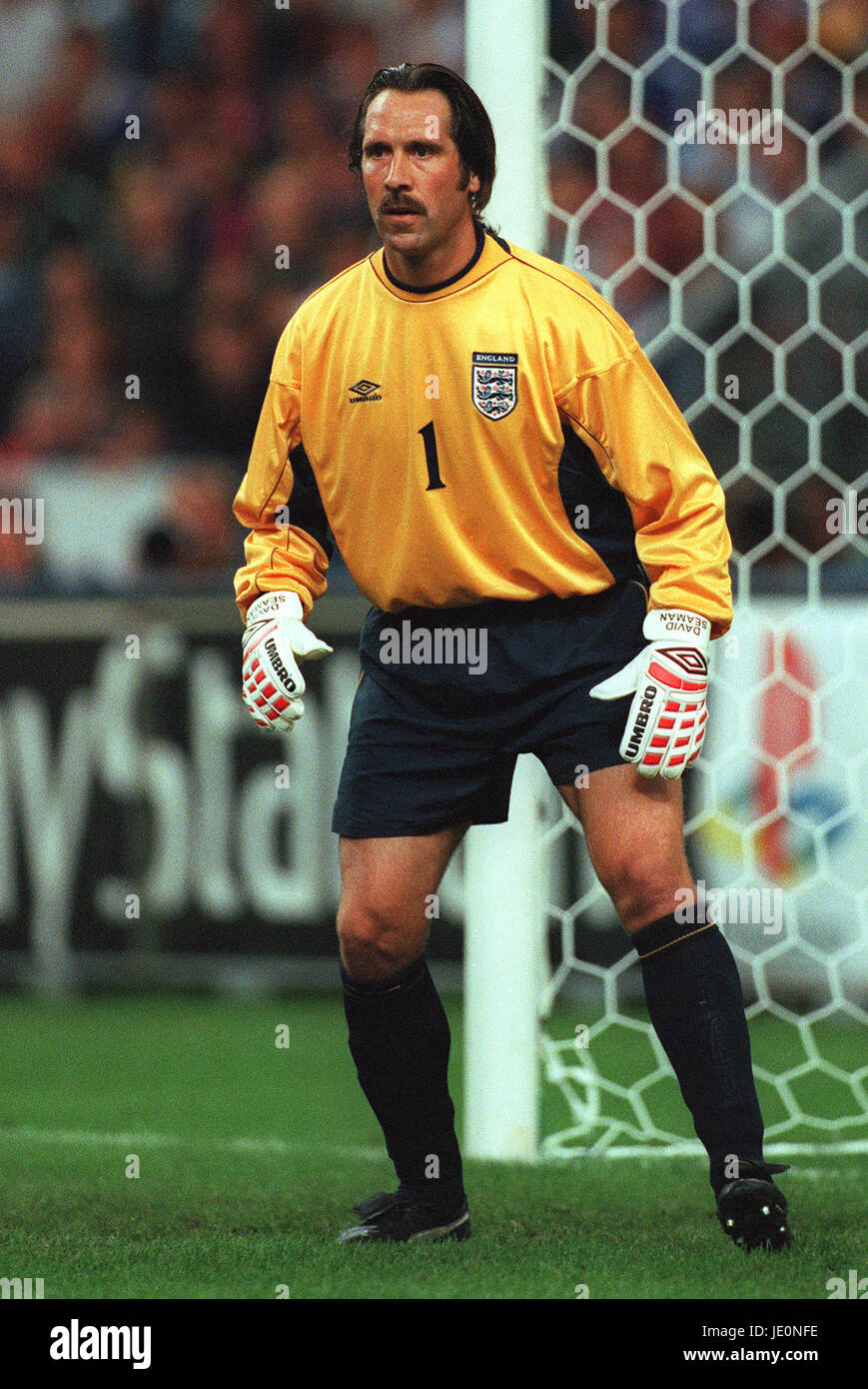 DAVID SEAMAN ENGLAND & ARSENAL FC PARIS STADE FRANCE 02 September 2000 ...
