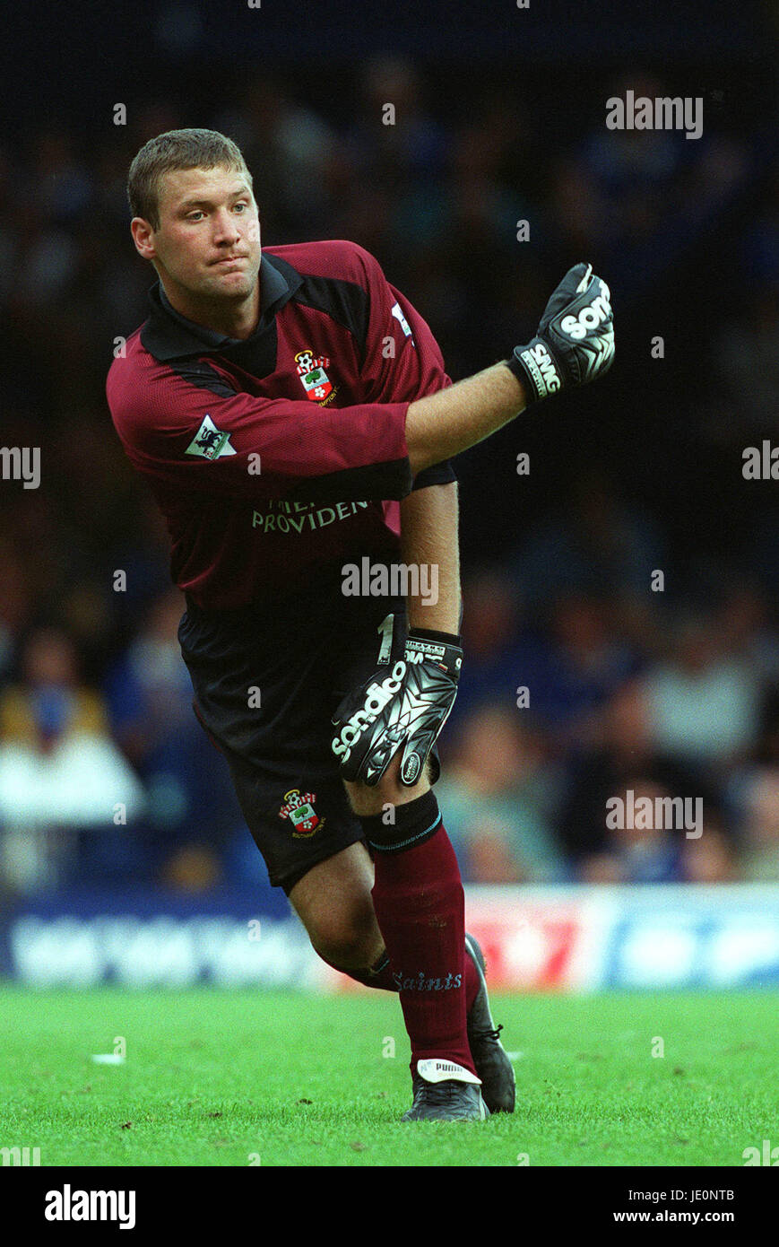 NEIL MOSS SOUTHAMPTON FC LEICESTER FILBERT STREET 09 September 2000 ...