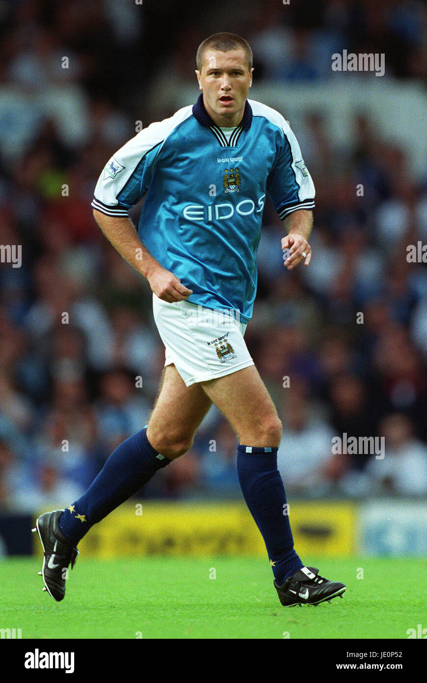 STEVE HOWEY MANCHESTER CITY FC MAINE ROAD 16 September 2000 Stock Photo ...