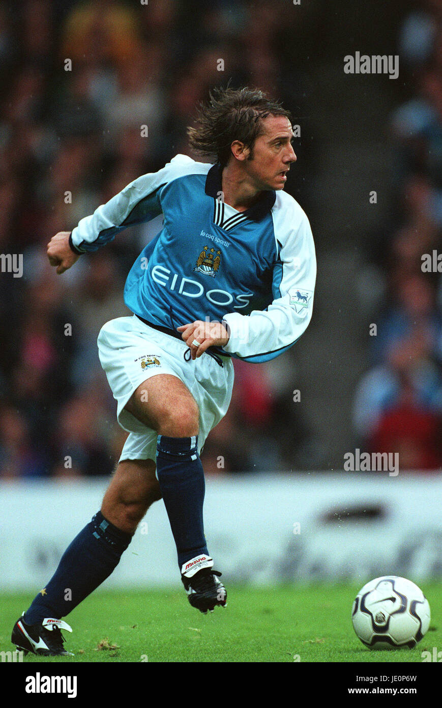 IAN BISHOP MANCHESTER CITY FC MAINE ROAD 17 September 2000 Stock Photo ...