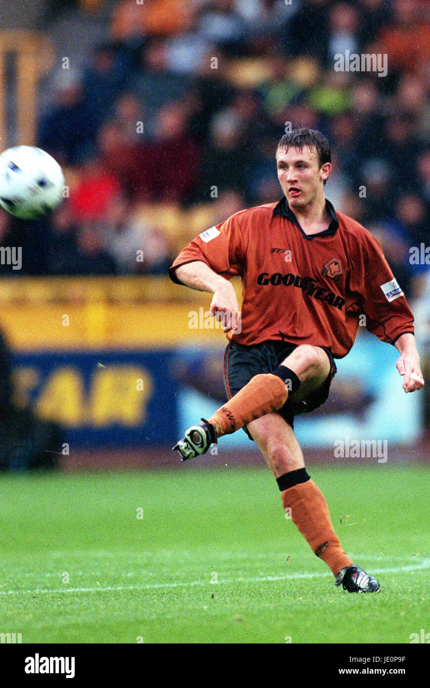 LEE NAYLOR WOLVERHAMPTON WANDERERS FC WOLVERHAMPTON MOLINEUX ...