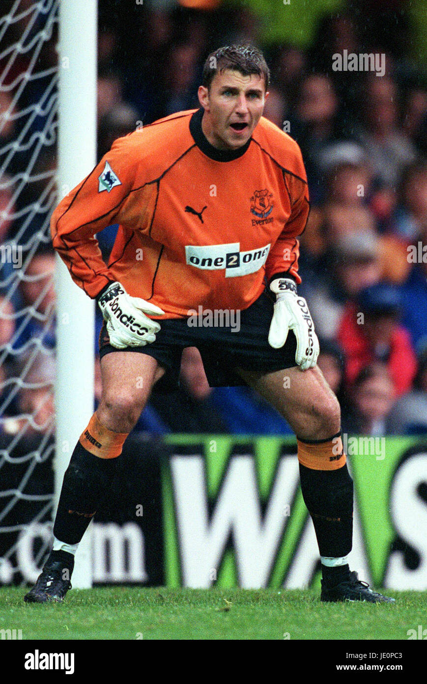 Paul gerrard everton hi-res stock photography and images - Alamy