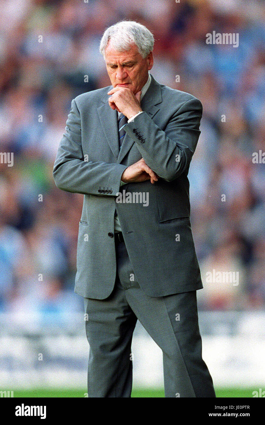 BOBBY ROBSON NEWCASTLE UNITED MANAGER MAINE ROAD MANCHESTER CITY ...