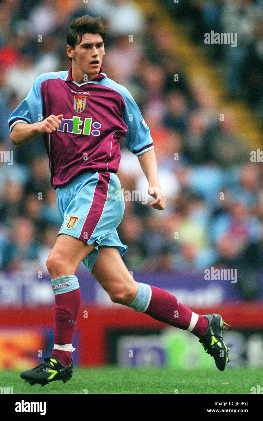 Gareth barry england 2000 hi-res stock photography and images - Alamy