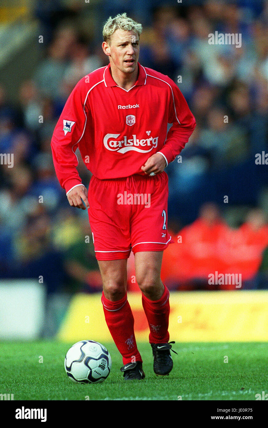 STEPHANE HENCHOZ LIVERPOOL FC LONDON STAMFORD BRIDGE 01 October 2000 Stock Photo - Alamy