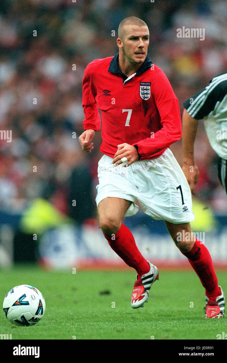 David beckham manchester united 2000 hi-res stock photography and ...