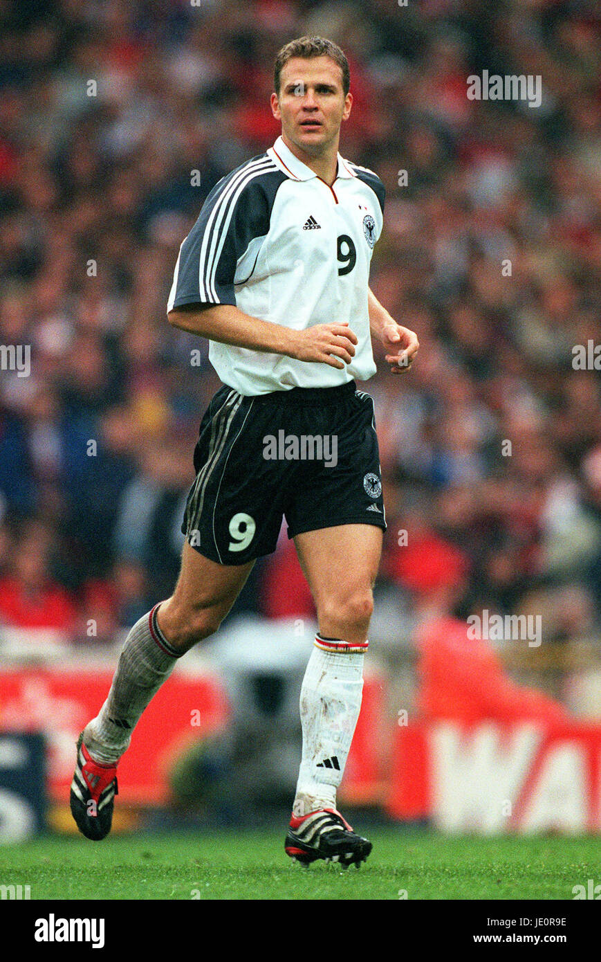 OLIVER BIERHOFF GERMANY & AC MILAN FC LONDON WEMBLEY 07 October 2000 ...