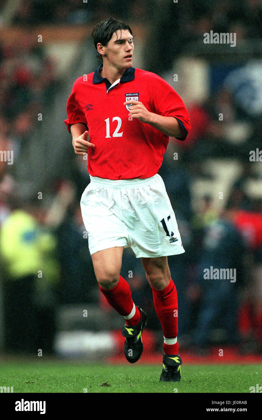 Gareth barry england 2000 hi-res stock photography and images - Alamy