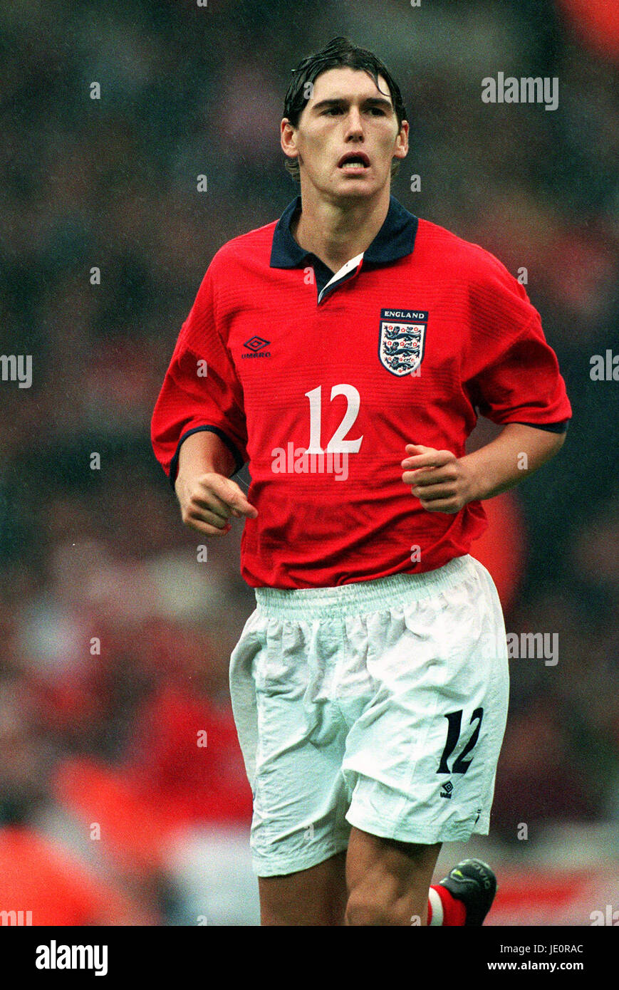 Gareth barry england 2000 hi-res stock photography and images - Alamy