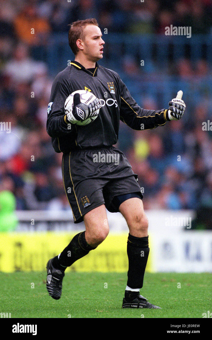NICKY WEAVER MANCHESTER CITY FC MAINE ROAD MANCHESTER CITY ENGLAND 14 ...
