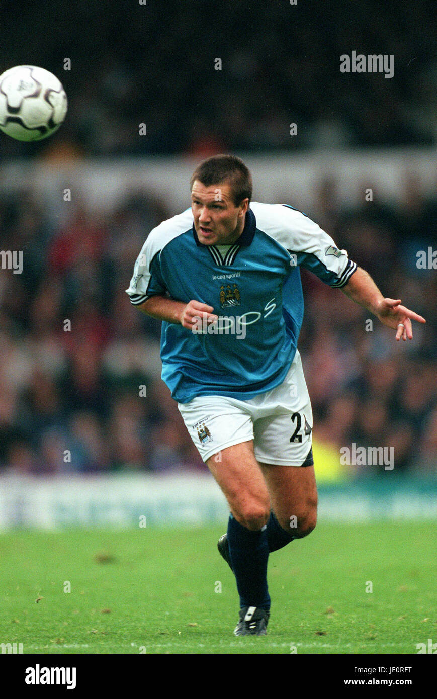 STEVE HOWEY MANCHESTER CITY FC MAINE ROAD MANCHESTER CITY ENGLAND 14 ...