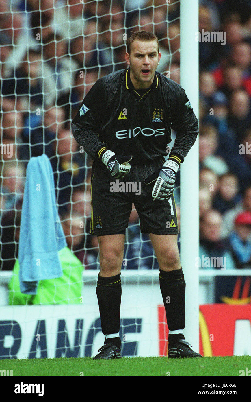 NICKY WEAVER MANCHESTER CITY FC MAINE ROAD MANCHESTER CITY ENGLAND 14 ...