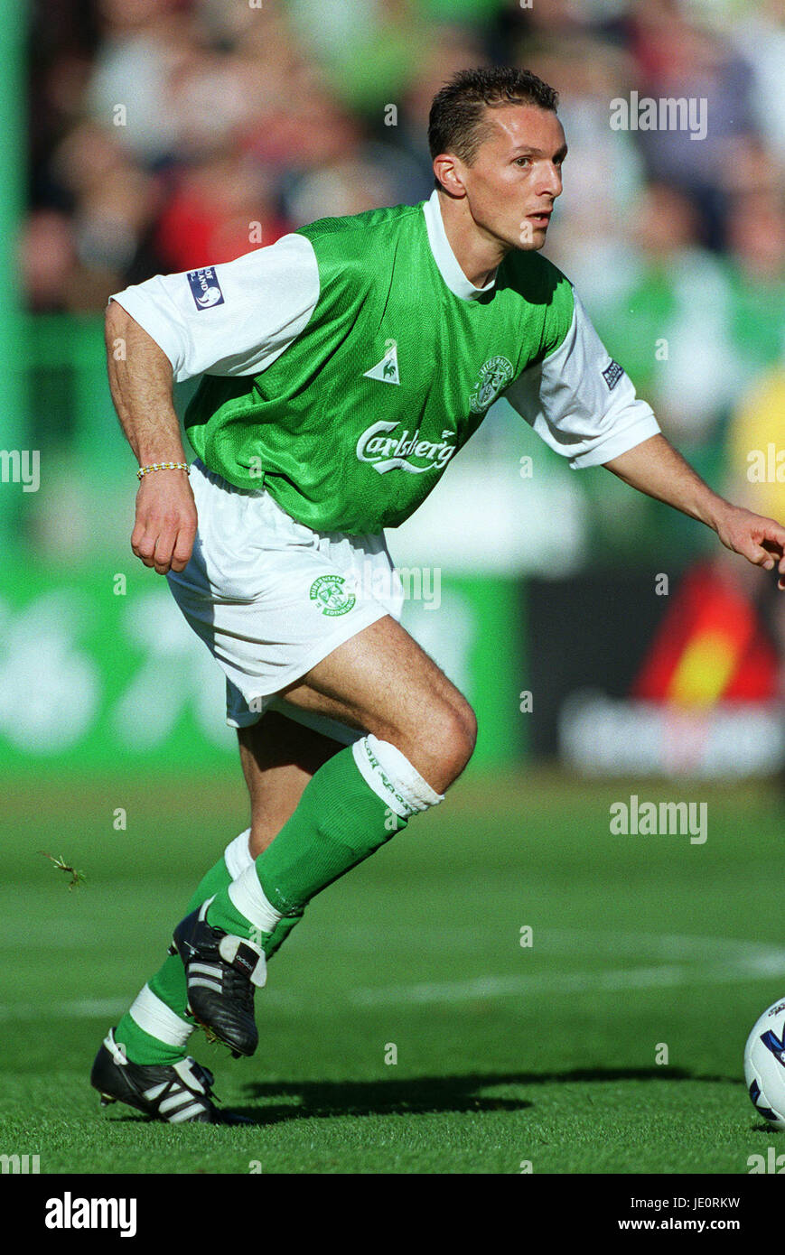 DAVID ZITELLI HIBERNIAN FC EDINBURGH EASTER ROAD 14 October 2000 Stock ...